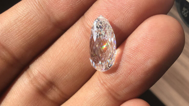 Trapezoid Diamonds 101: All About Its Side Stones