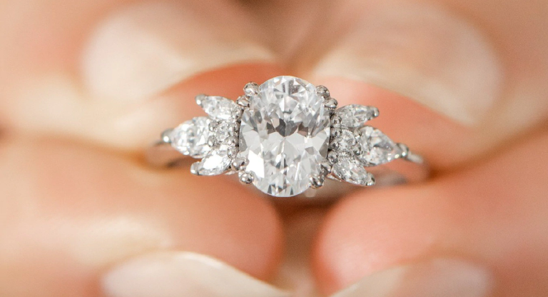 Oval vs Round Diamond: Which One to Choose?