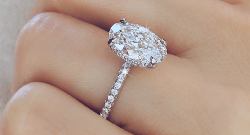 Oval vs Round Diamond: Which One to Choose?