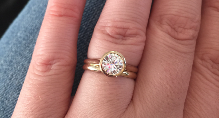 Oval vs Round Diamond: Which One to Choose?