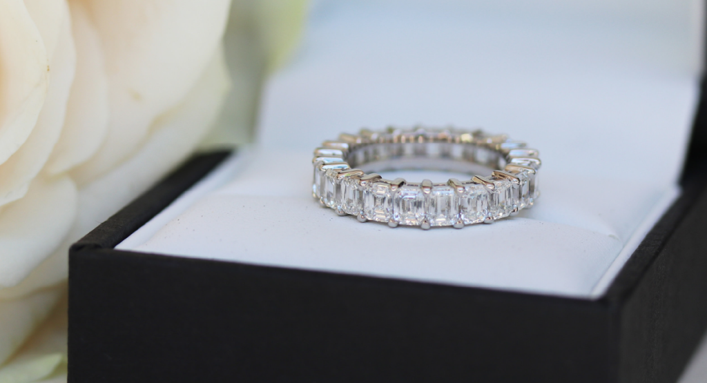 Eternity Rings: Meaning, Types, Quality and Size Determination