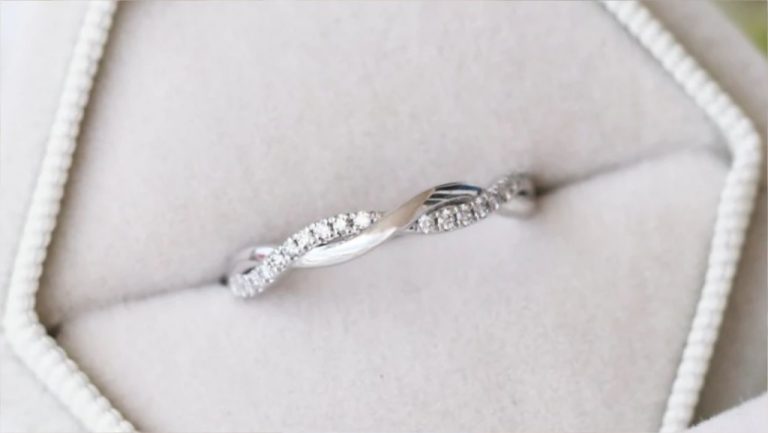 Trapezoid Diamonds 101: All About Its Side Stones